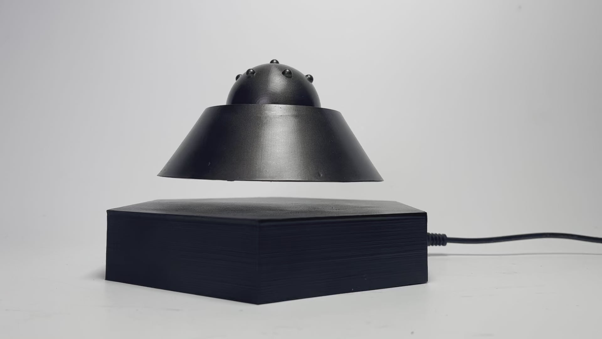 Floating UFO Model-Novelty Desktop Ornaments -Desk Toys - Desk Decor